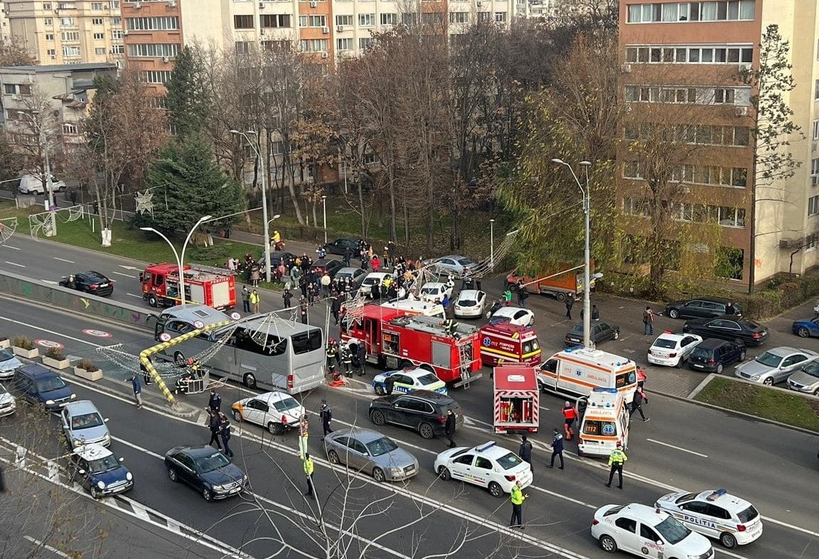Greek coach crashed in downtown Bucharest. One dead, 4 injured